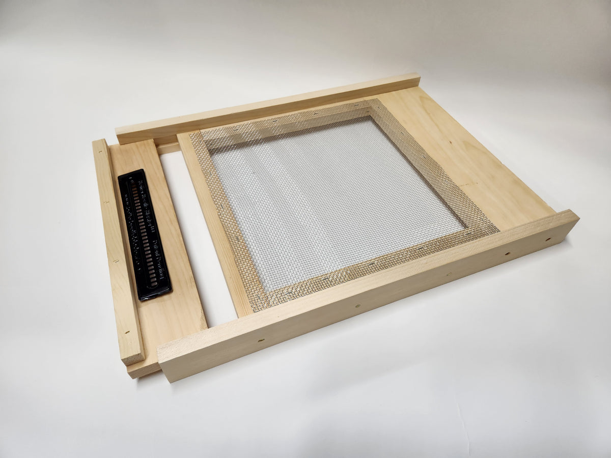 8 Frame Screen Beetle Bottom Board- W8189 – Miller Bee Supply